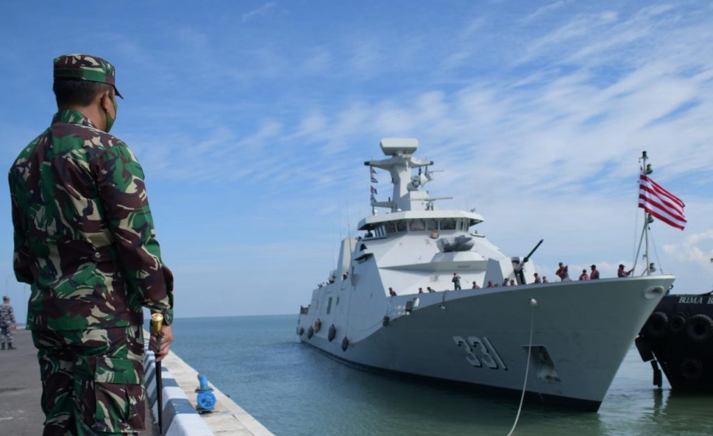 Operasi Perbatasan RI-Malaysia, KRI REM-331 Singgah Di Lantamal XIII ...